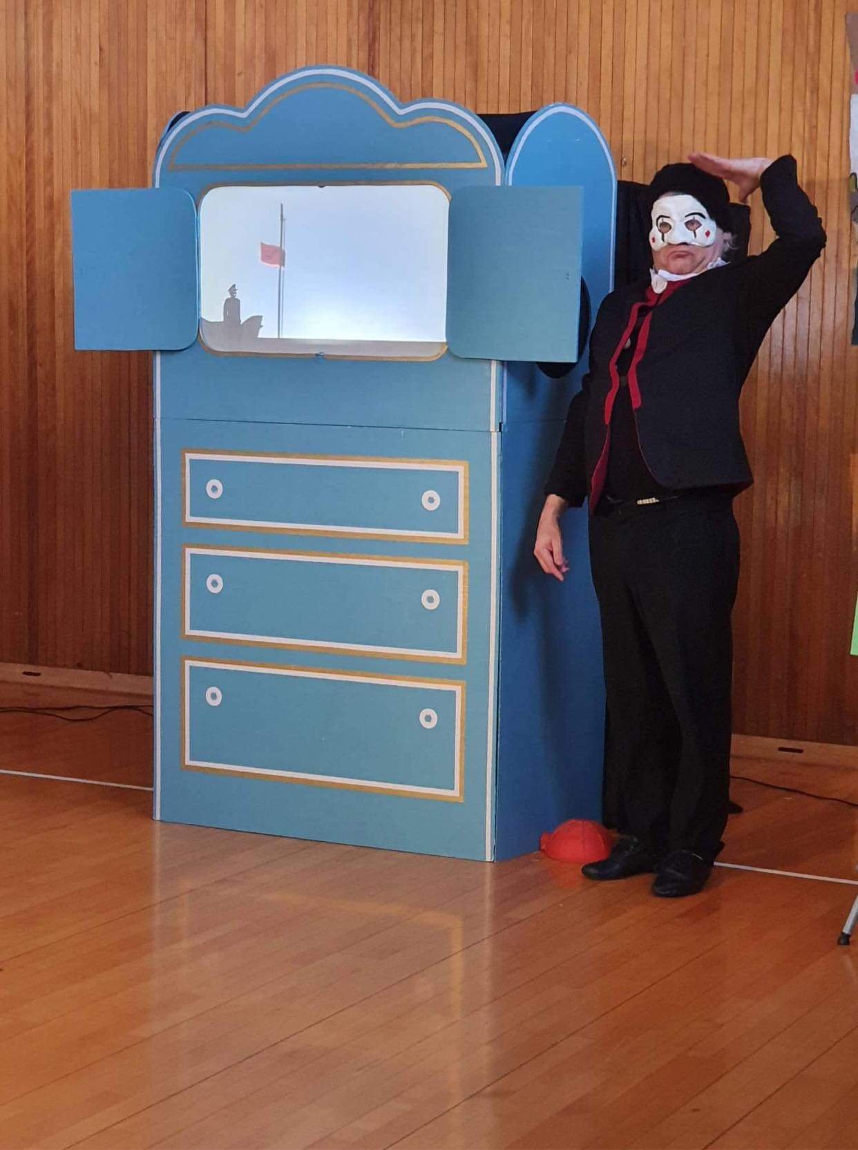 Kómedíuleikhúsið sýndi 1. -5. bekk sitt nýjasta verk | Grunnskóli Fjallabyggðar